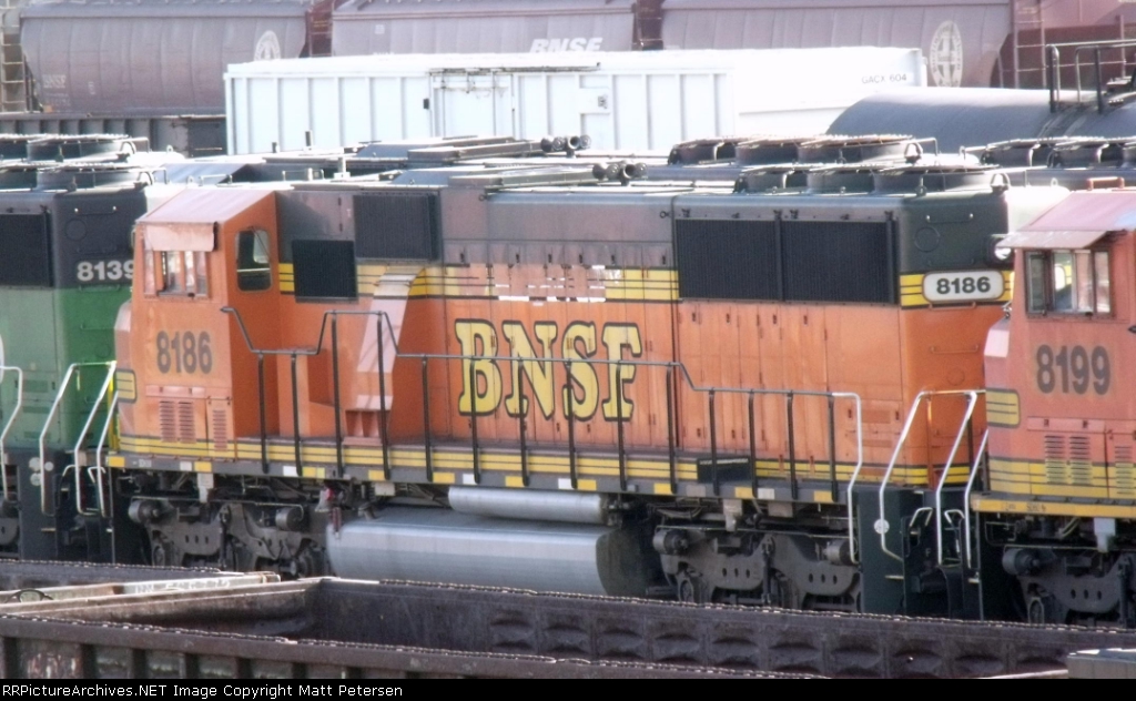 BNSF 8186